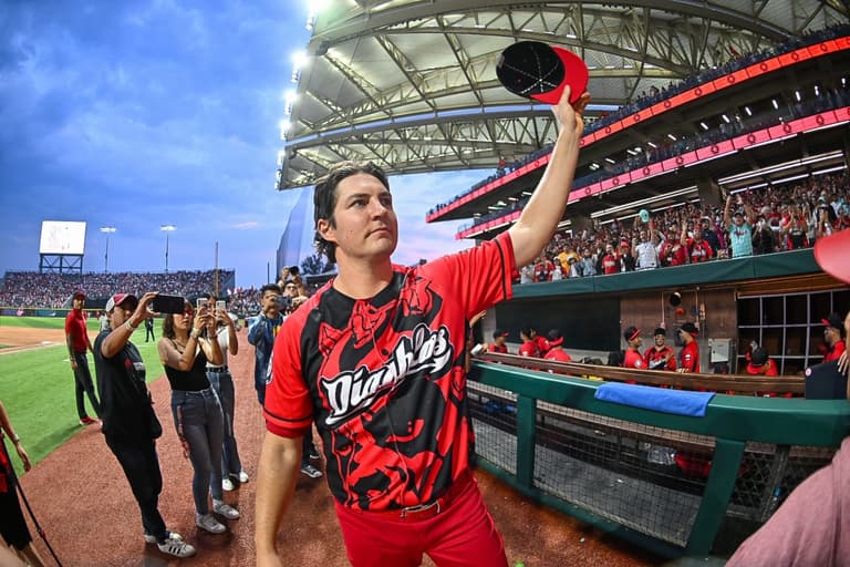 Diablos Rojos y Trevor Bauer ganan la fiesta de Star Wars