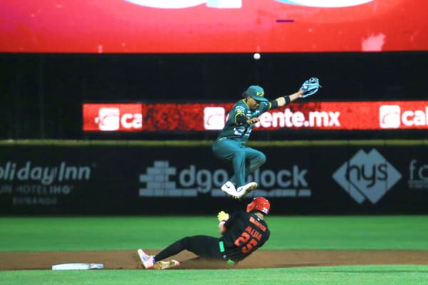 Derrota Caliente a Pericos con gran actuación de Daniel Johnson